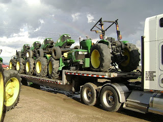 MAQUINARIA AGRICOLA INDUSTRIAL: Una Carga de Tractores que LLega; Una ...
