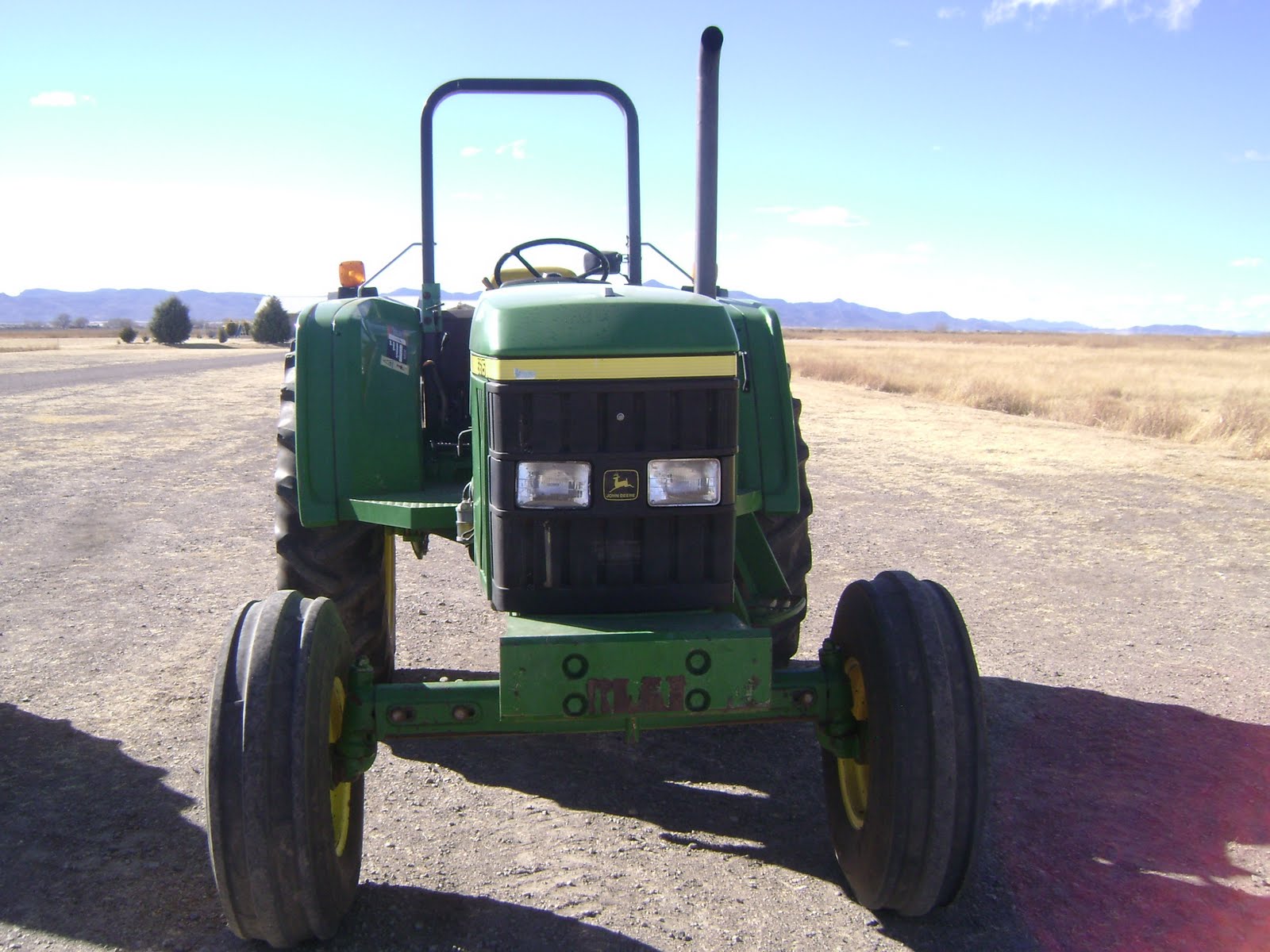 MAQUINARIA AGRICOLA INDUSTRIAL: Tractor John Deere 5615 por $14,000 ...