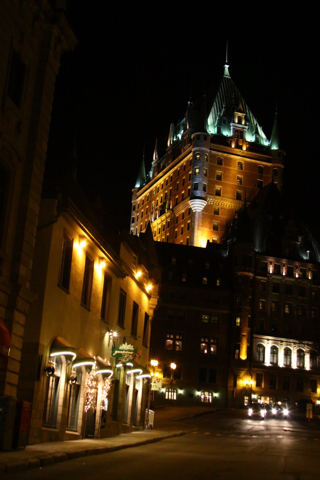 Peter's Photo Odyssey: Chateau Frontenac sous la lune la nuit.., Old ...