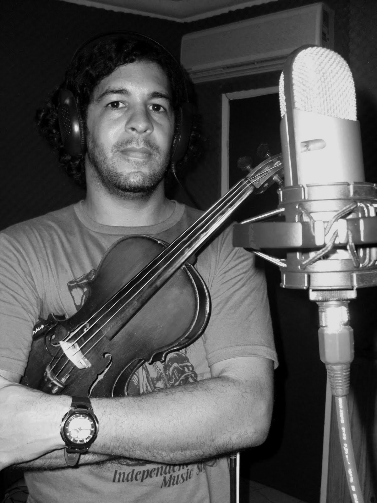 PARE PARA OUVIR: Violino e eletricidade: Rodrigo Cardozo fala sobre seu ...