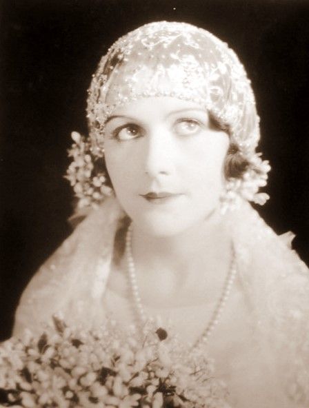 Noir and Chick Flicks: Pictures of Silent Film Star: Clara Bow and ...