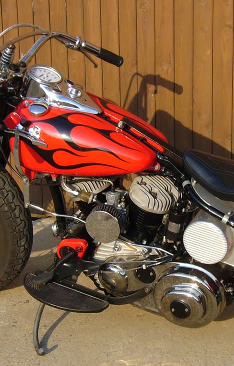 biker excalibur II: 1942 Harley WLA Flathead Bobber