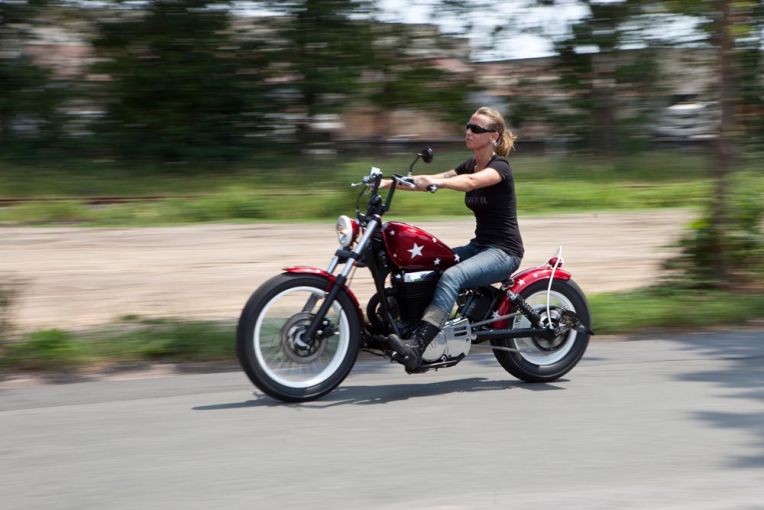 biker excalibur II: La moto de Tanya