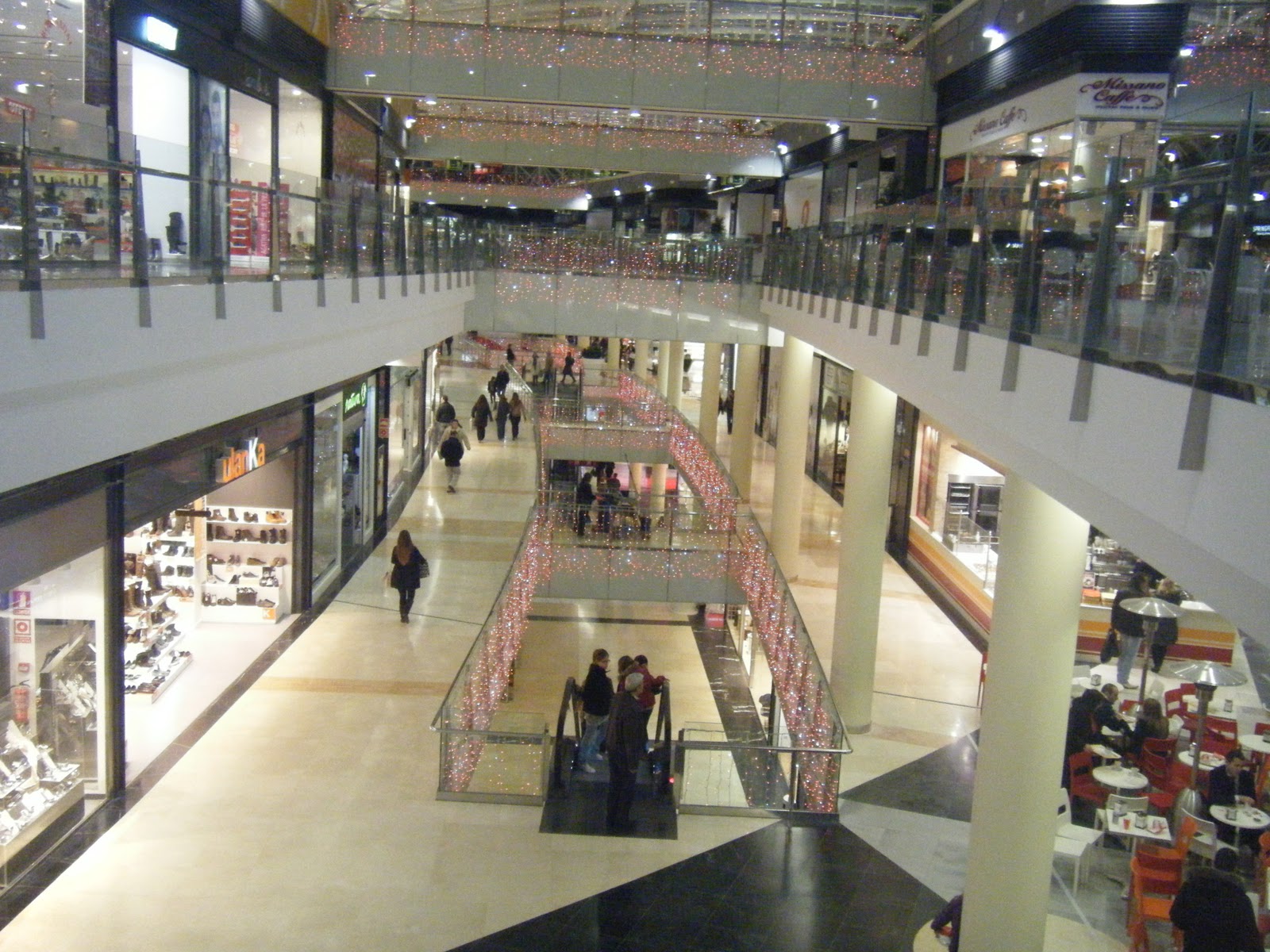 La Estantería de MJ: Arena Multiespacio: el centro comercial más joven ...