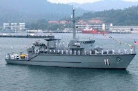 Navy / TLDM / PSSTLDM: KD Mahamiru selamat awak-awak bot karam