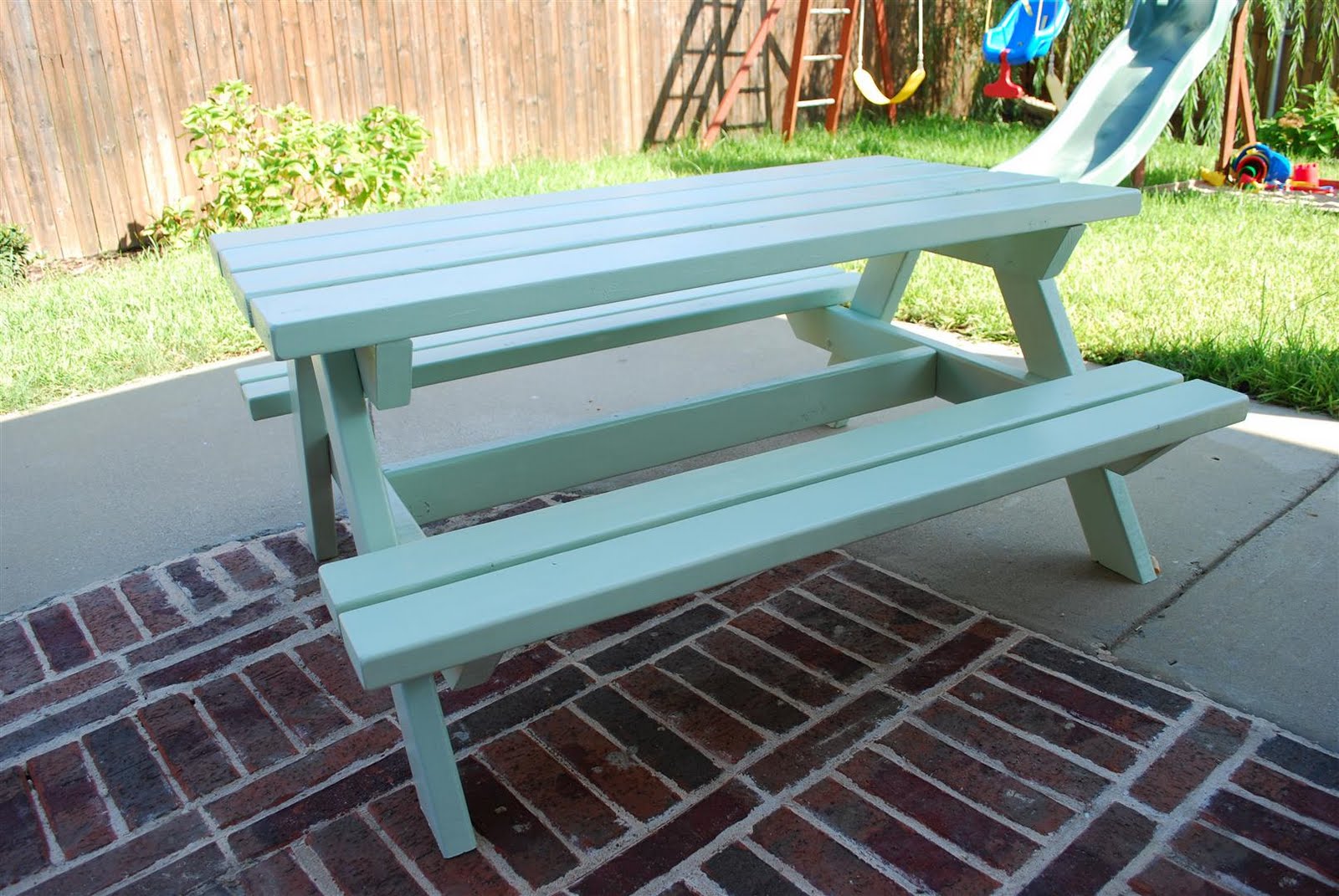 craftyc0rn3r: A Picnic Table for the Kids