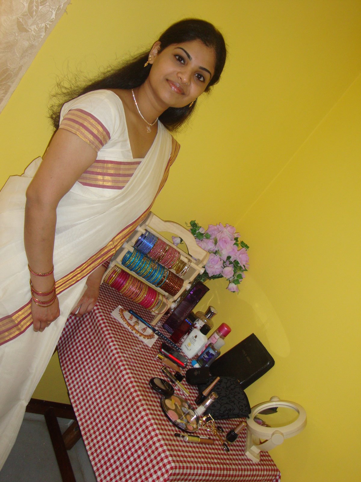 Beauty Mallu Girls In Cute Saree