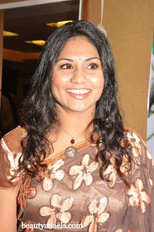 HOT HOT ACTRES: Hot Actress ‘Geetha’ Saree Stills