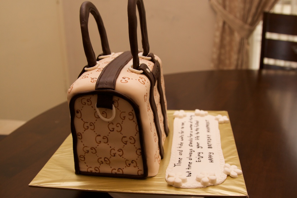 Pink Oven Cakes and Cookies: Gucci bag cake