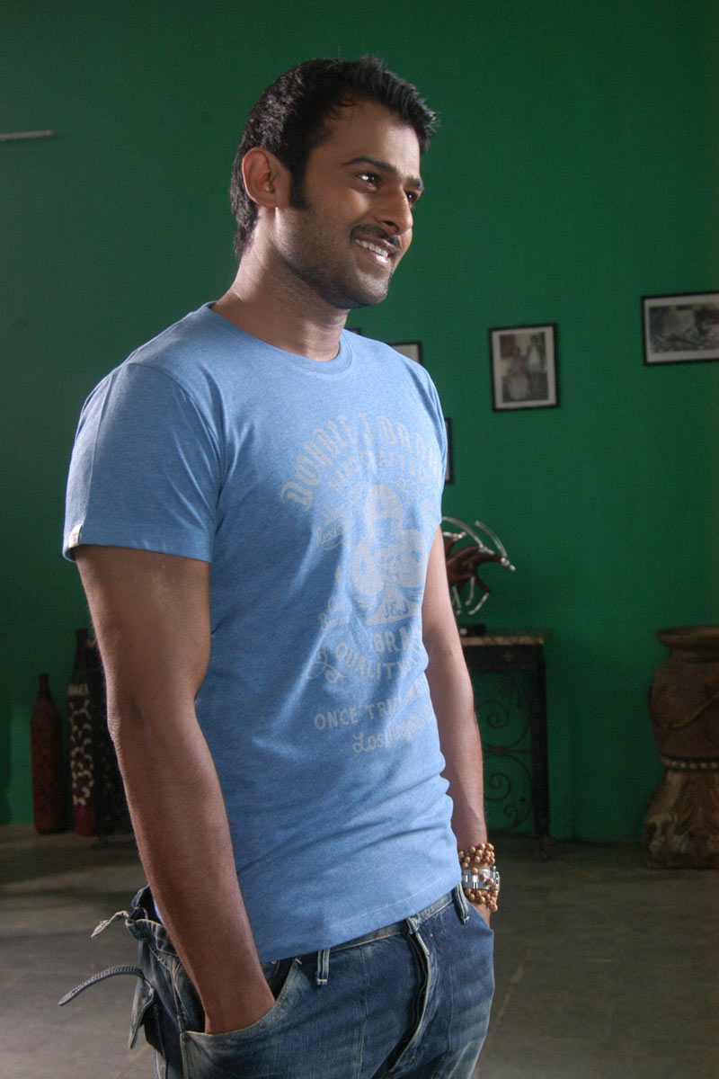 Andhra Movie World: prabhas mr.perfect stills