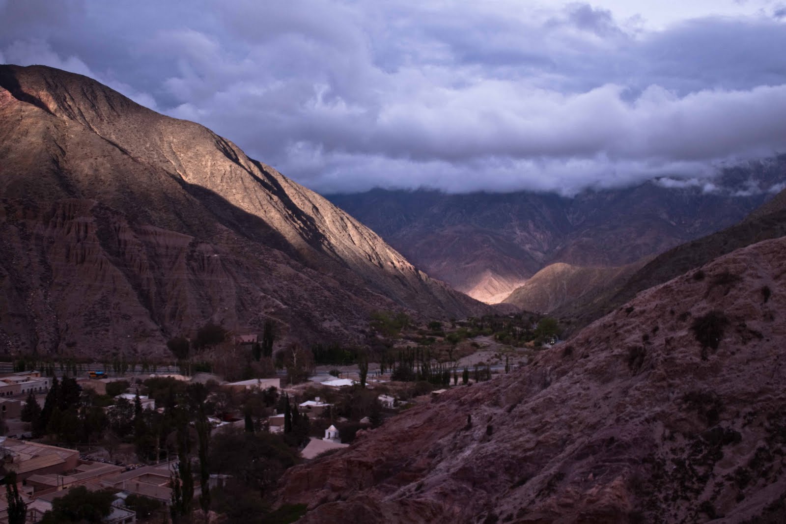 Candela Martinez: rayo de sol, Purmamarca, Jjuy, Argentina, Octubre 2010
