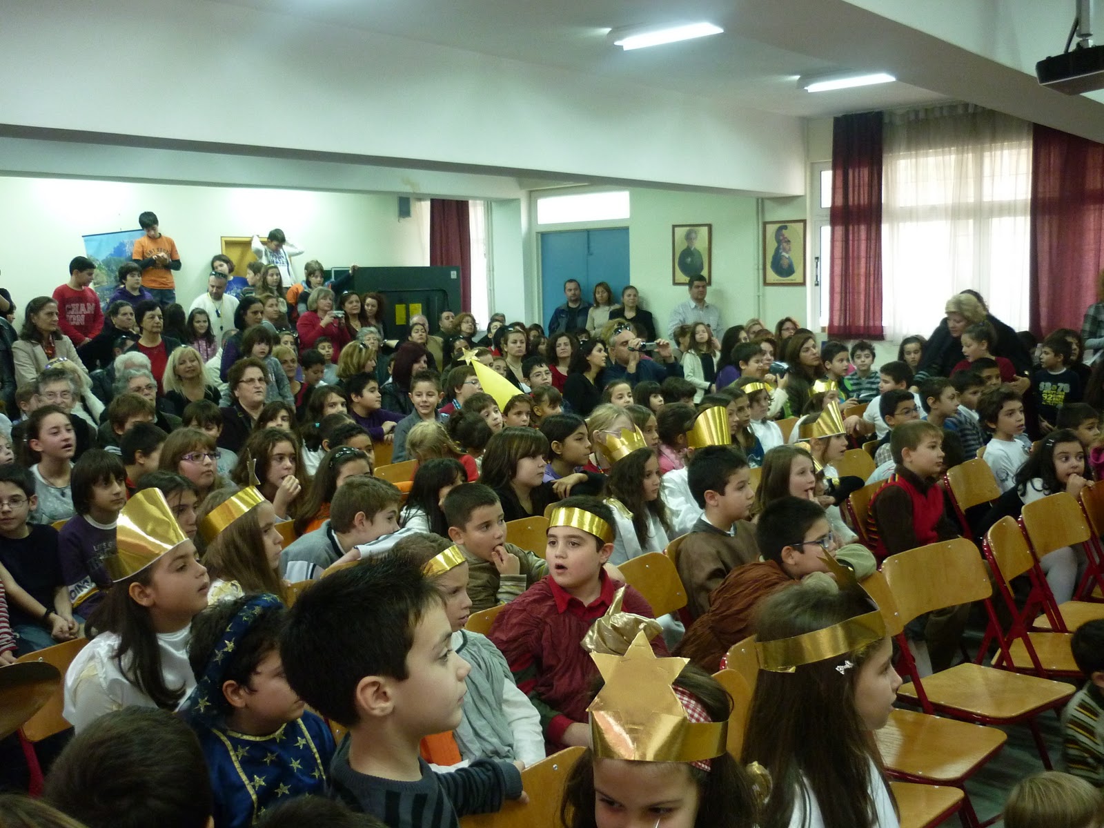 2ο ΔΗΜΟΤΙΚΟ ΣΧΟΛΕΙΟ ΠΕΡΙΣΤΕΡΙΟΥ: Η Γιορτή για το Δωδεκαήμερο
