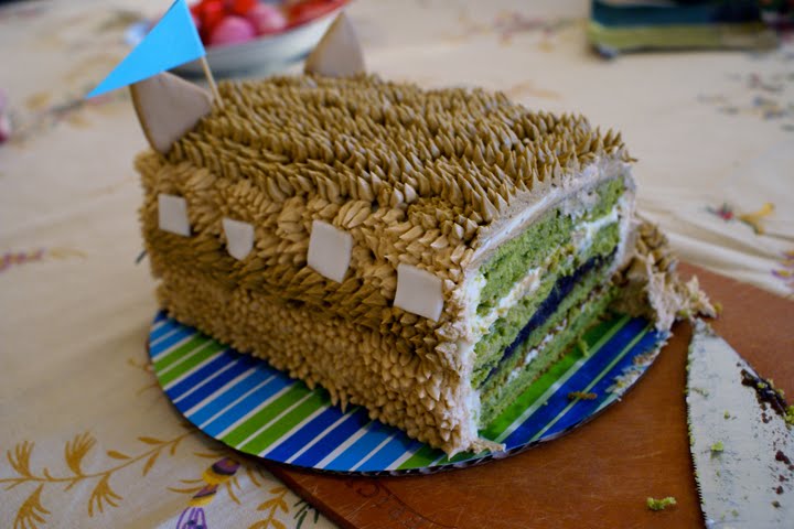 Get On The CatBus Cake! - Coco Cake Land