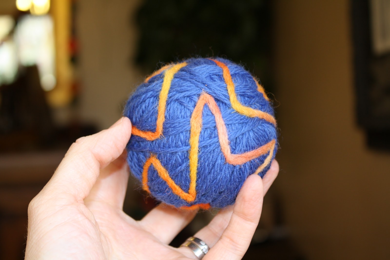 {hands full of happiness}: Wool Balls - a Tutorial!