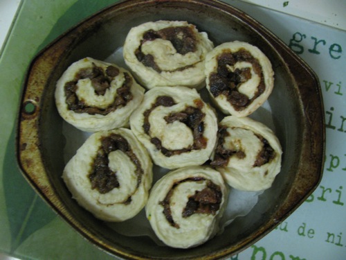 Green Gourmet Giraffe: Fruit mince scrolls and muffins