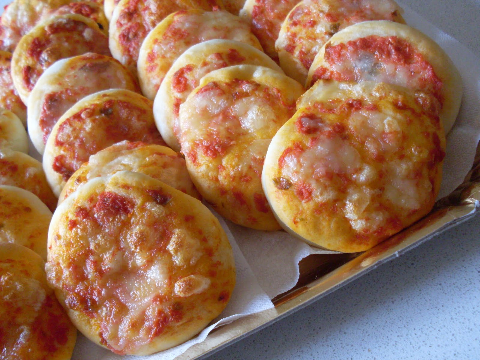 dolci-decorazionietentazioni: Pizzette... meglio di quelle comprate!!!!