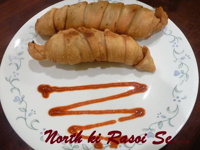 North Ki Rasoi Se..North Indian Cuisine: Lehriya Mirch/Mirchi Samosa!!