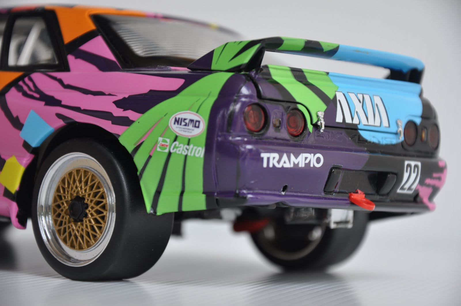 AKID DIECAST WORLD: 1:18 KYOSHO NISSAN SKYLINE GT-R R32 AXIA (LIMITED ...