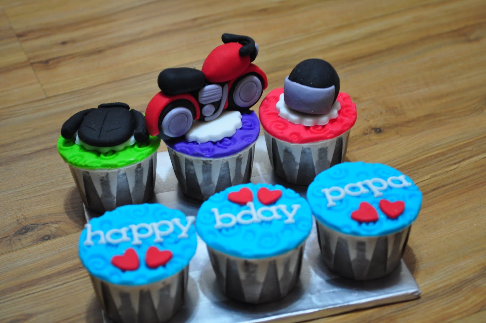 dari oven yang comel: superbike cupcakes