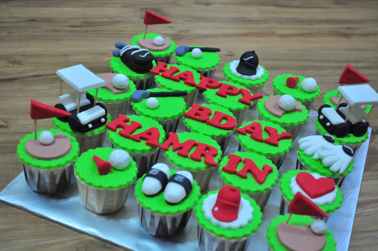 dari oven yang comel: golf cupcakes