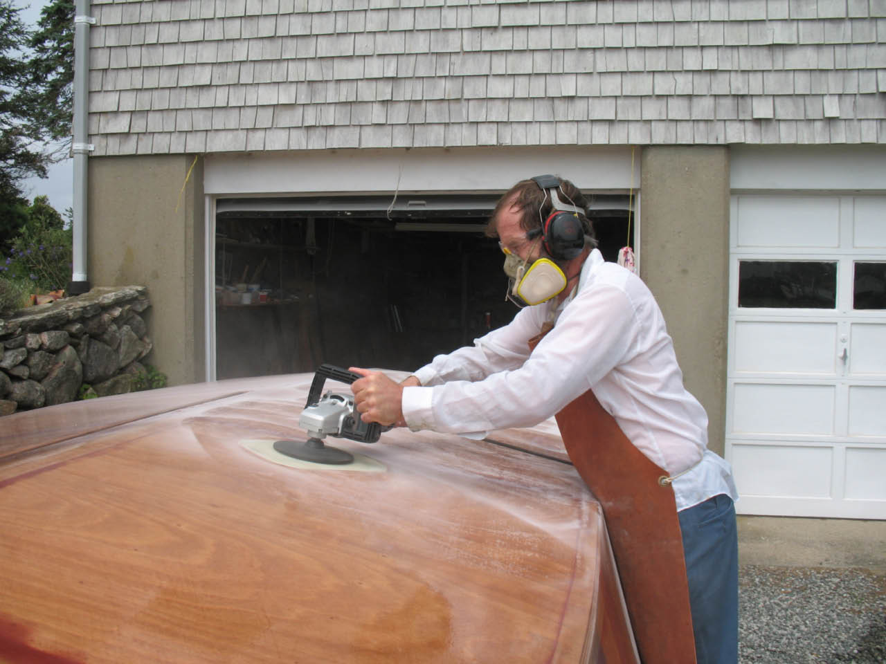 Sundogboatbuilding: Sanding and Painting the Hull
