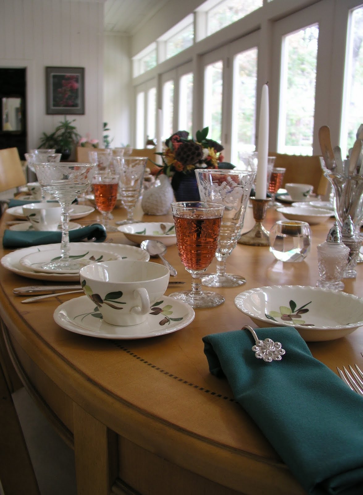 Affordable Accoutrements: Time Capsule Table!