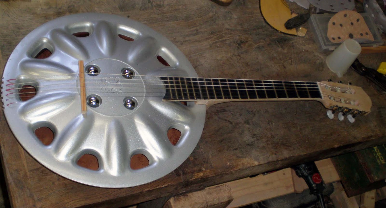 caradec-cabinetmaker: Hubcap guitar
