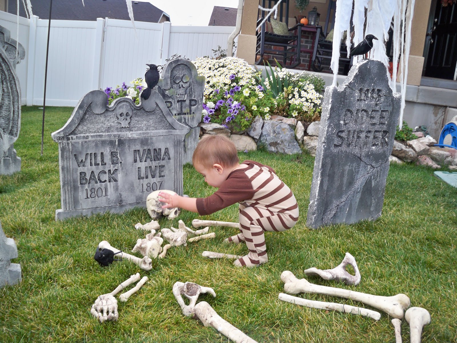 You Craft Me Up!: Spooky Graveyard