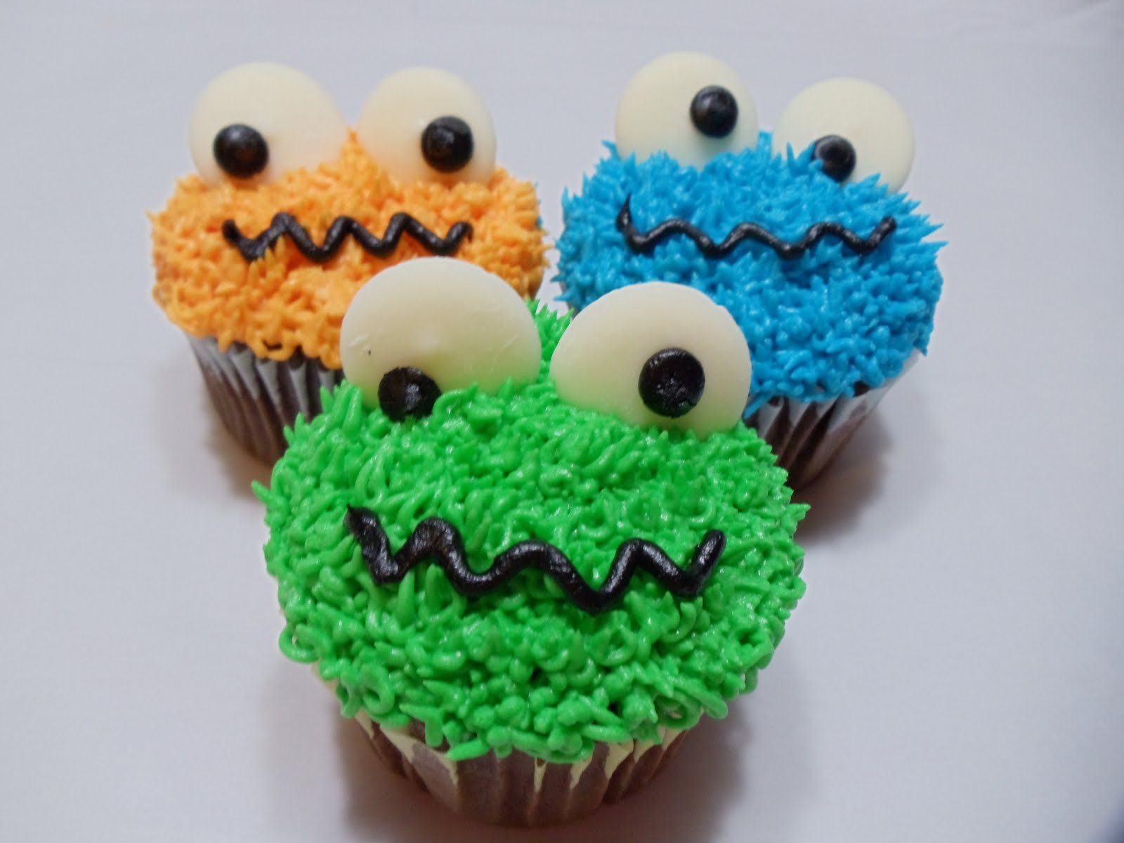Simply Sweets by Christy: Little Monster Cupcakes....so cute!!