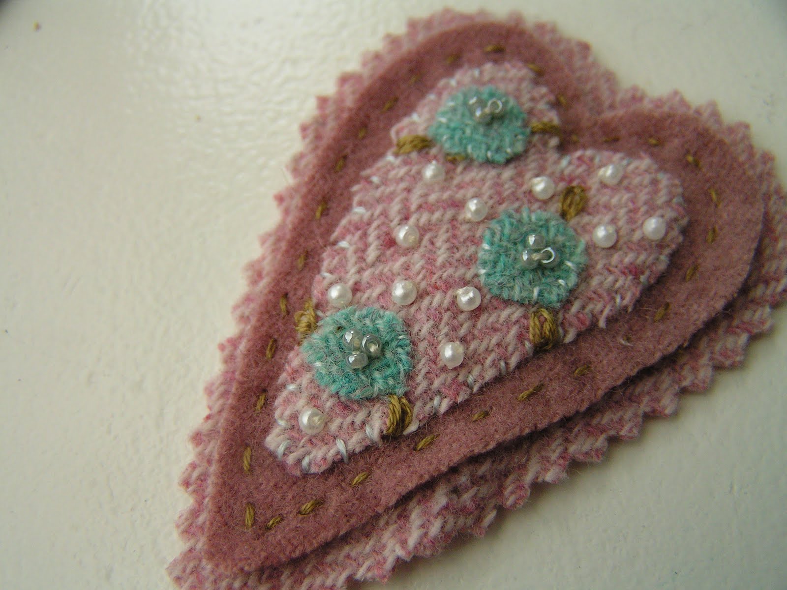 Tea Rose Home: Tutorial ~ Sweetheart Hair Clip with Wool