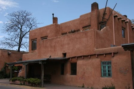 AnaViaja: The Pink Adobe, Santa Fe, New Mexico