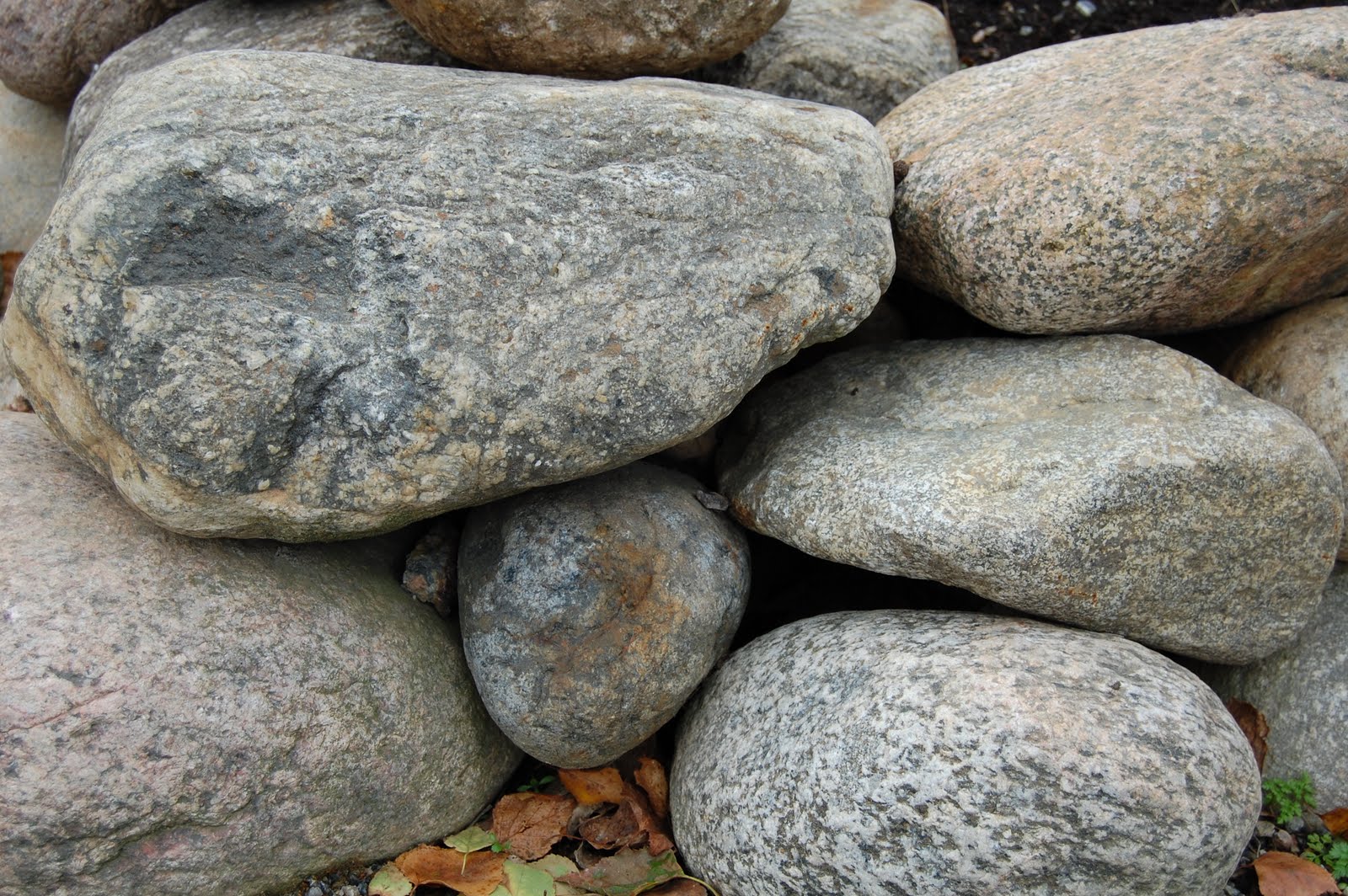 M/S DESIGN Trädgård och Keramik: Fina stenar och lite till...