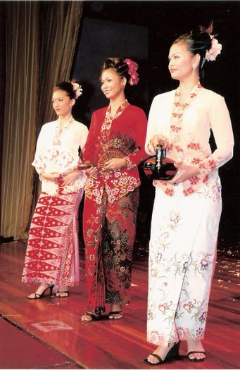 New Trendy for Women: Malaysia Traditional Clothing......
