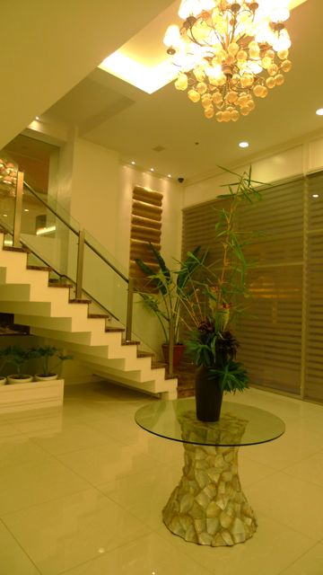 The Island Explorer: Hotel St. Ellis, Legazpi City