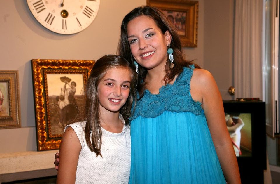 EOS: ASI SON MARTA AGUSTIN Y MARIA BERBEL FALLERAS MAYORES DE VALENCIA 2009