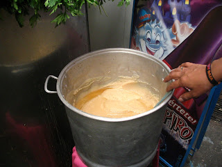 Mary in Mexico: Ever wonder what a tub of lard REALLY looks like?