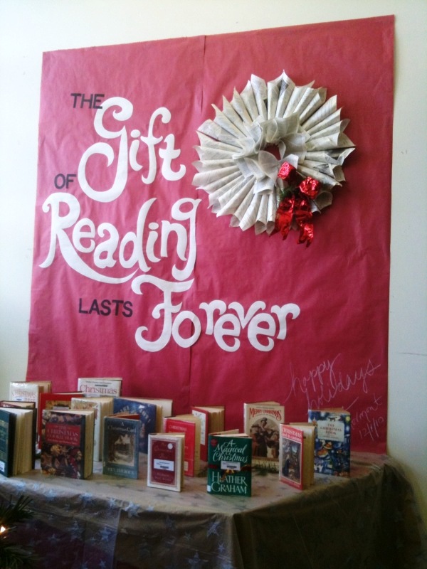 1000+ images about books displays on Pinterest | Library displays, Book ...