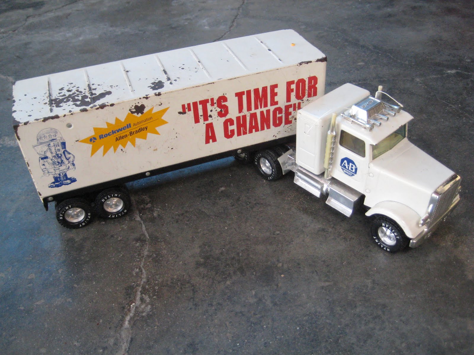 d-kuchai / Ipoh: LORI KONTENA