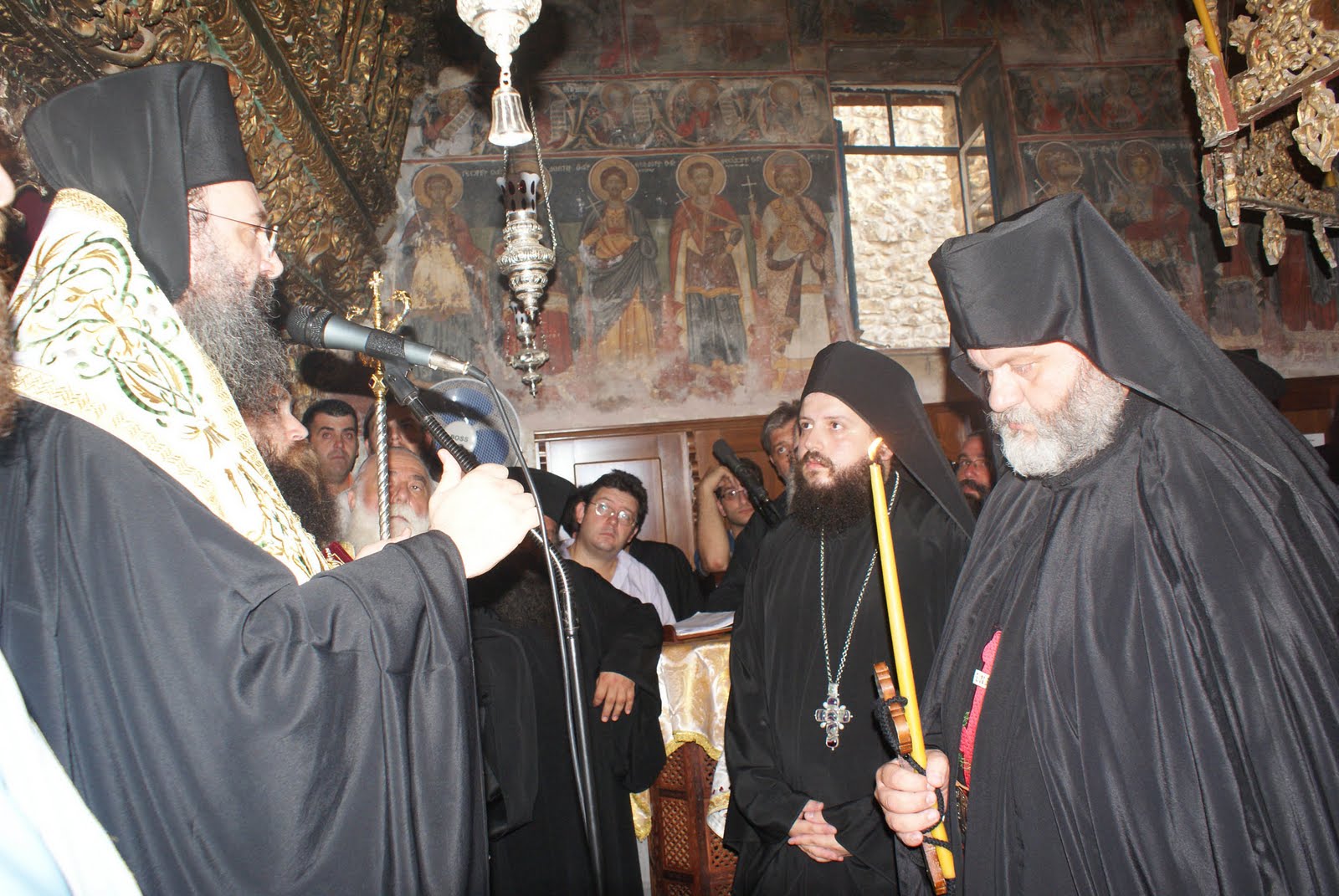 Αναστάσιος: ΚΟΥΡΑ ΜΟΝΑΧΟΥ ΣΤΗΝ ΙΕΡΑ ΜΟΝΗ ΑΓΙΩΝ ΠΑΝΤΩΝ ΤΡΙΤΑΙΑΣ