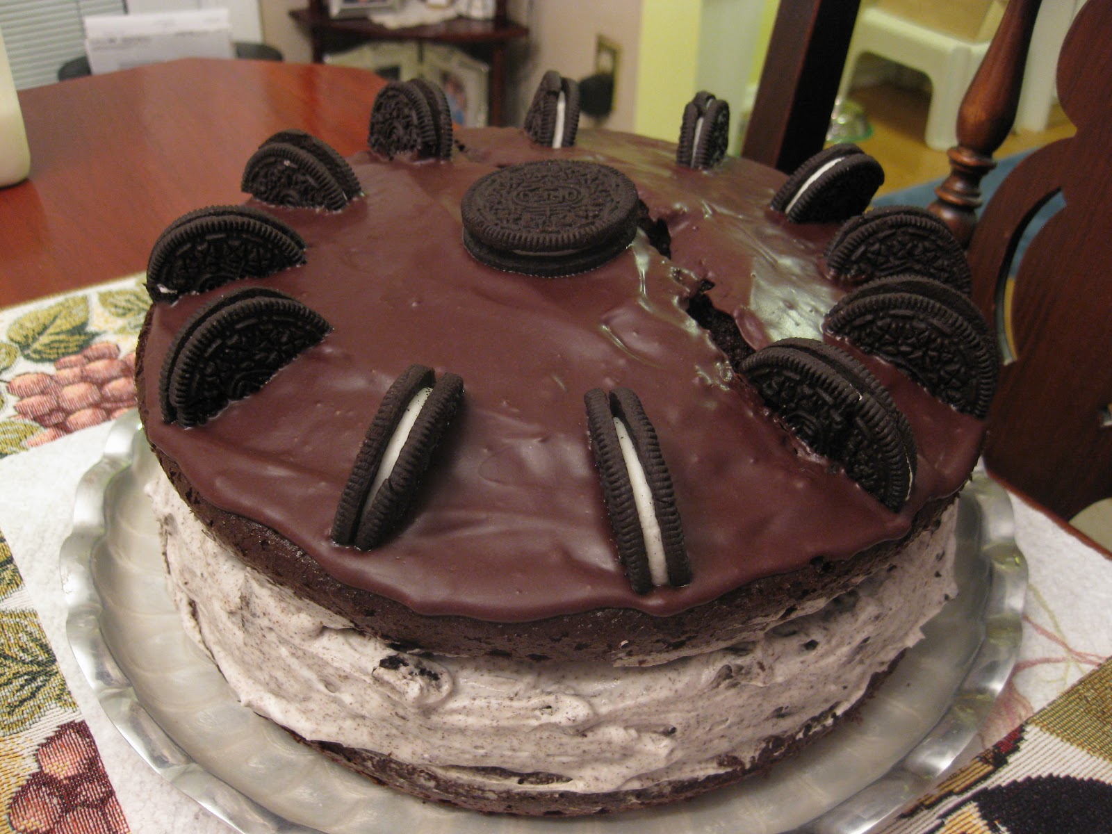 Christine's Kitchen Chronicles: Cookies and Cream Oreo Look-Alike Cake