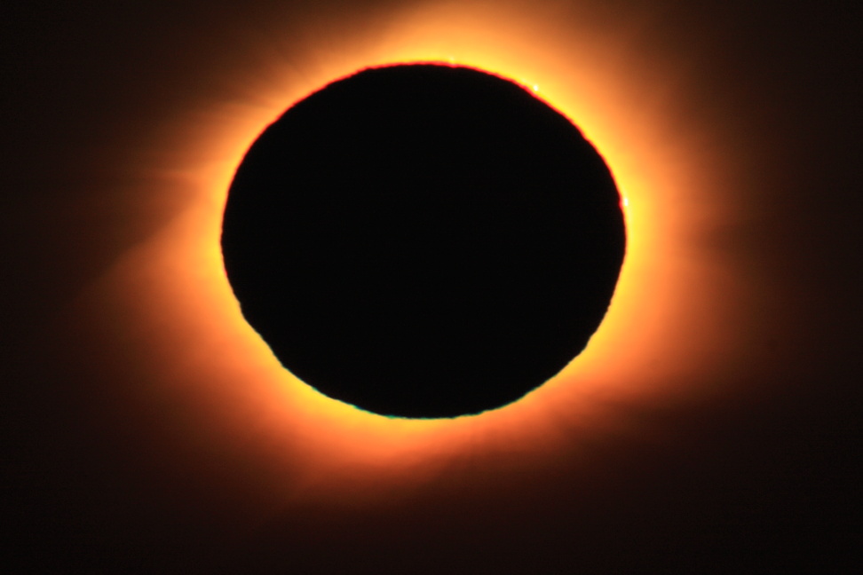 A VUELO DE UN QUINDE® - EL BLOG !!!!! .::::.: ASTRONOMÍA : ECLIPSE TOTAL