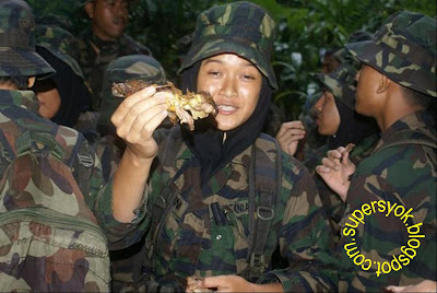 s u p e r s y o k: Askar ATM makan kera?