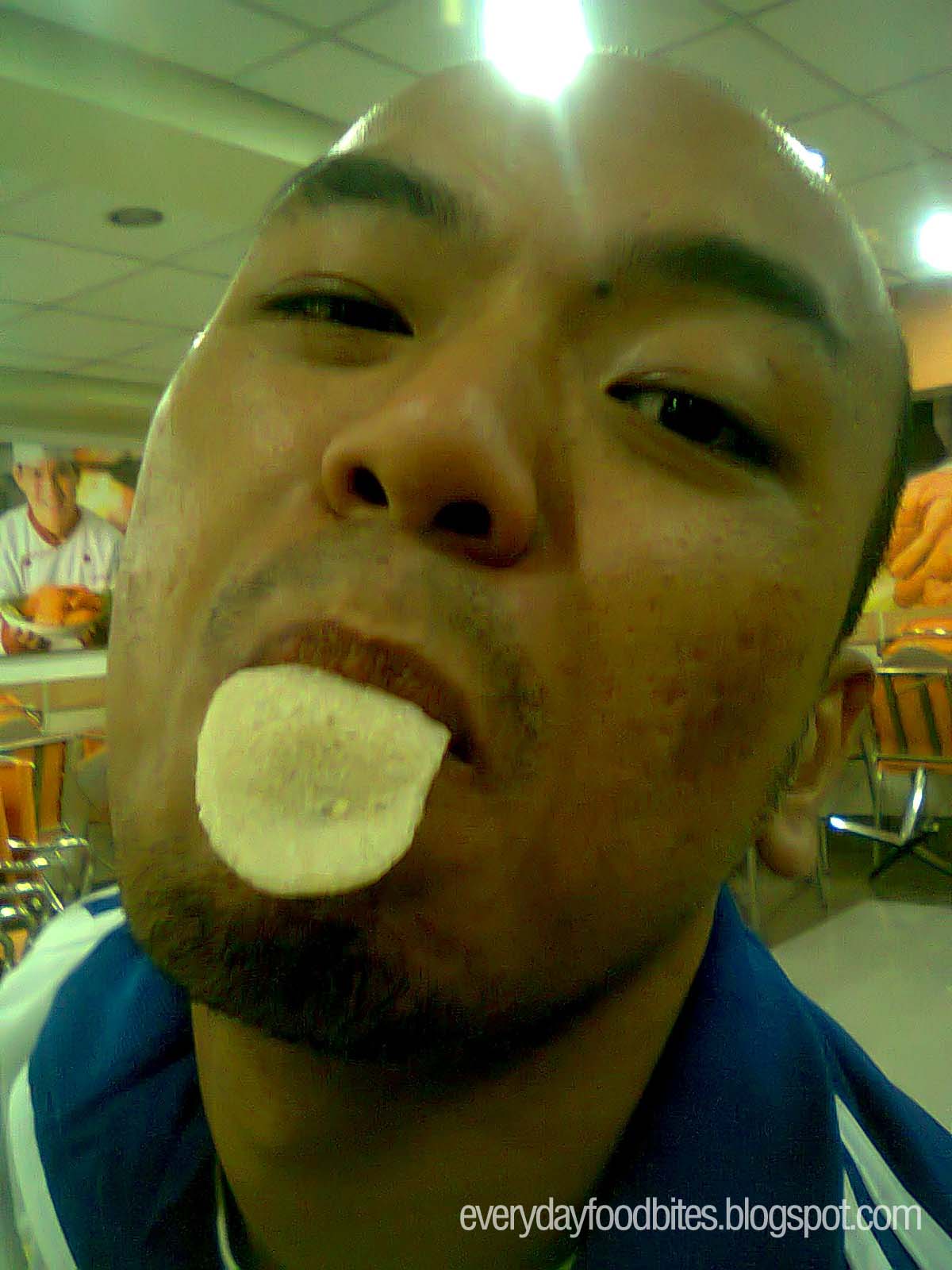 Everyday Food Bites: Chowking: Wanton, Chicharap and Pork Siomai