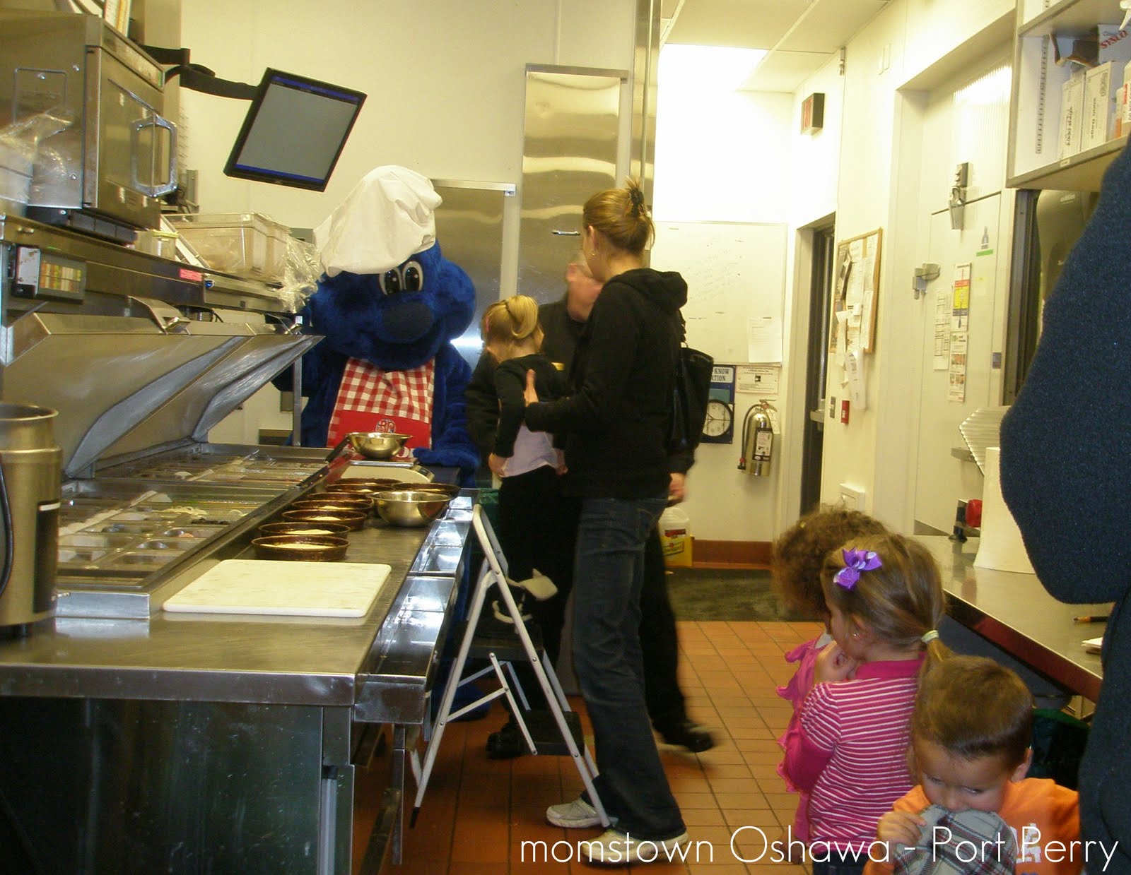 momstown Oshawa-Port Perry: Boston Pizza Field Trip!