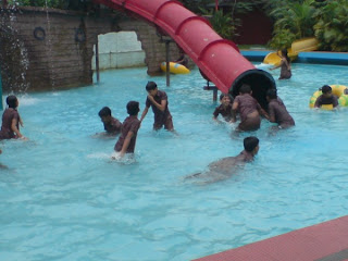 RAJA RAVI VARMA CENTRAL SCHOOL, KILIMANOOR: STUDENTS HAVE AN OUTING