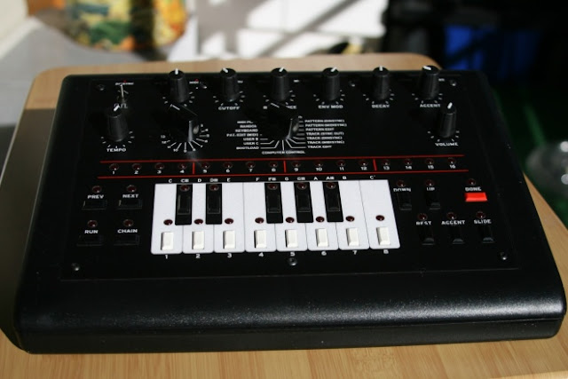 MATRIXSYNTH: x0xb0x - Best TB-303 Replica (xoxbox analog synth)