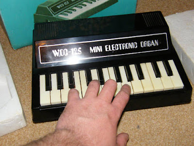 MATRIXSYNTH: WOC 125 Mini Electronic Organ