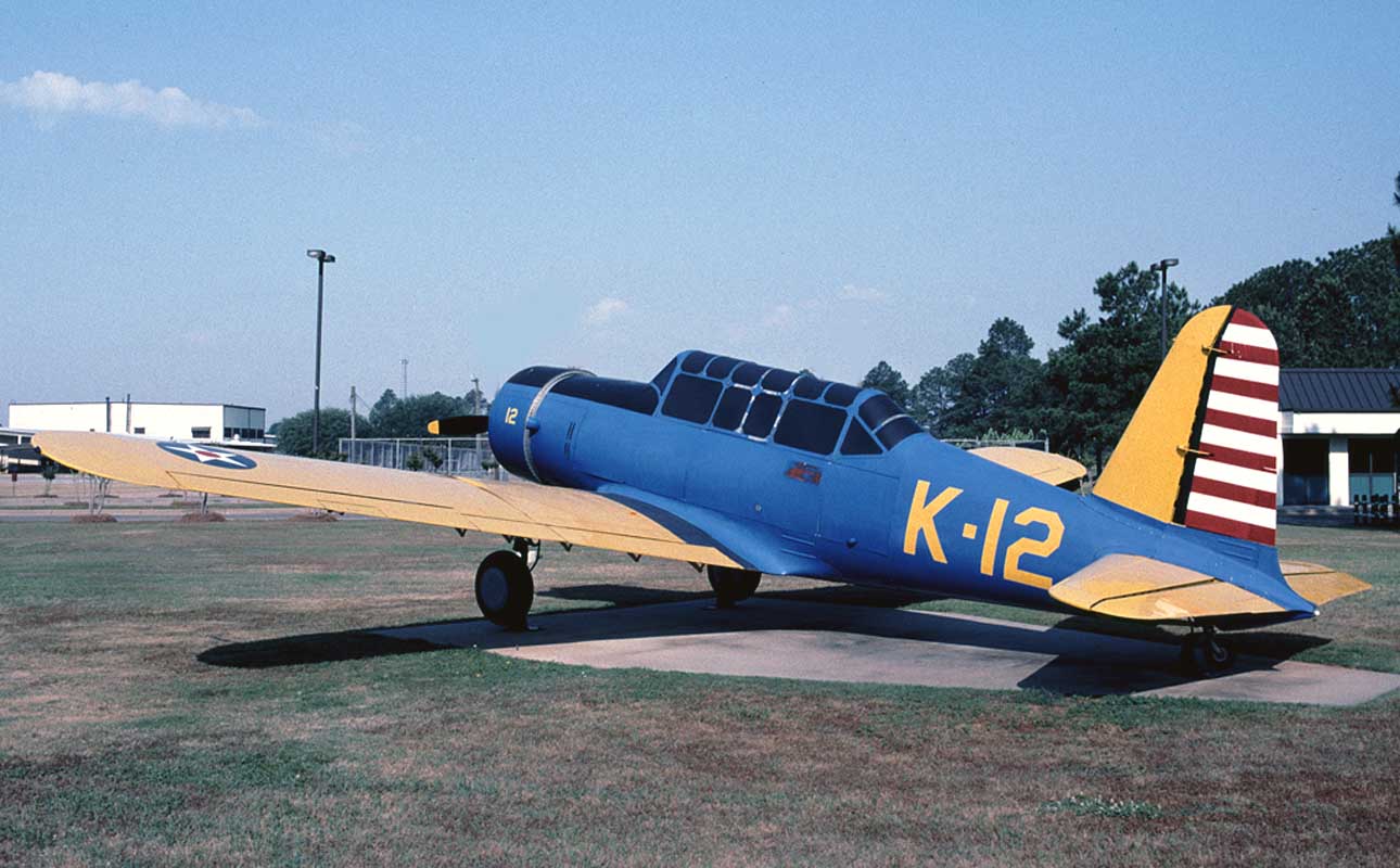 nhungdoicanh: Vultee BT-13 Valiant