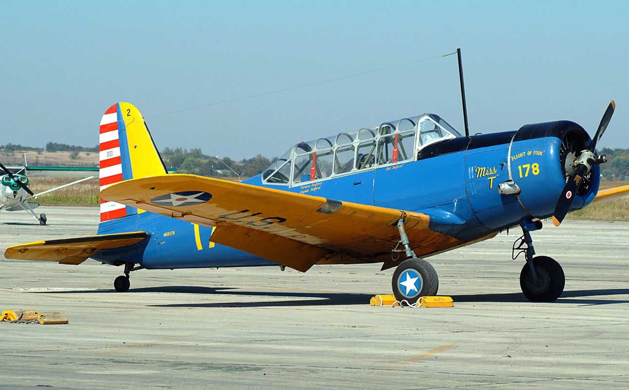 nhungdoicanh: Vultee BT-13 Valiant