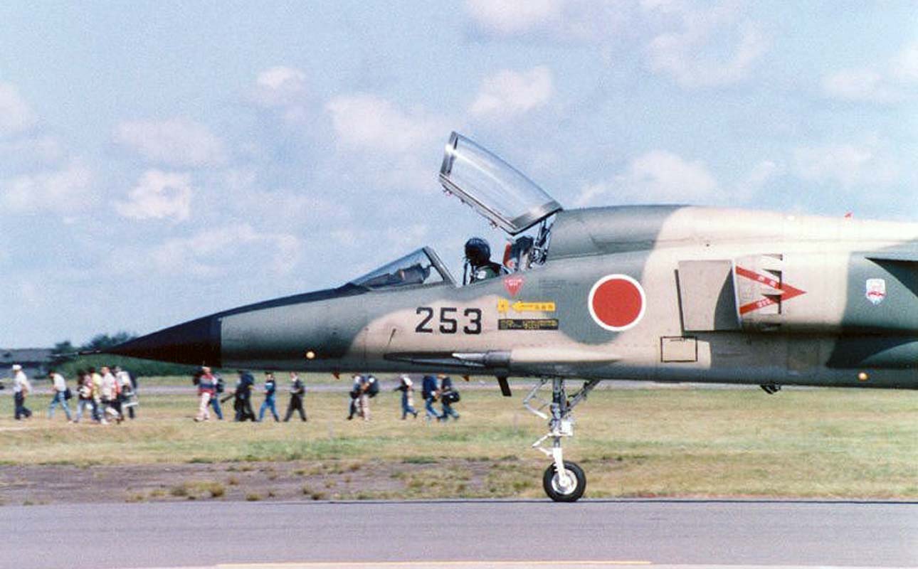 nhungdoicanh: Mitsubishi F-1